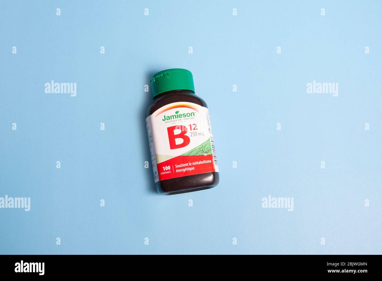 Bottle vitamin b12 tablets hi-res stock photography and images - Alamy