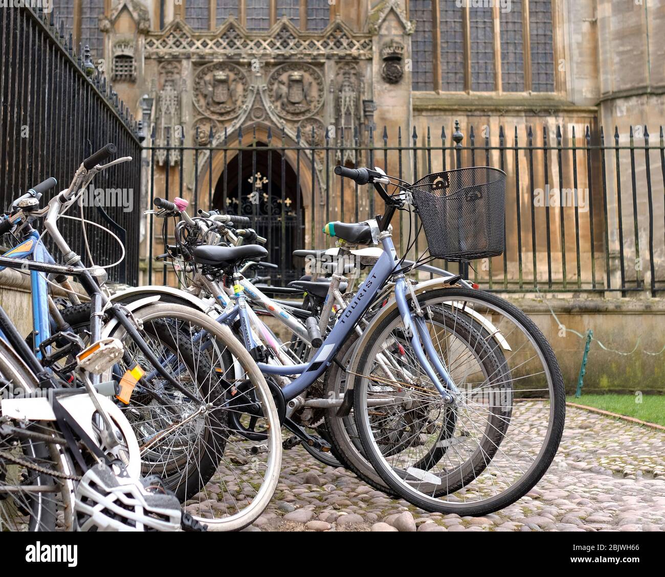Students bikes bicycles cycles cambridge hi-res stock photography and ...
