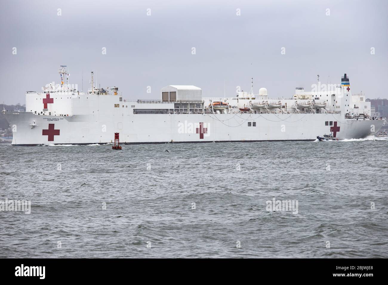 US Hospital Navy Ship Comfort Departs New York going back to base in ...