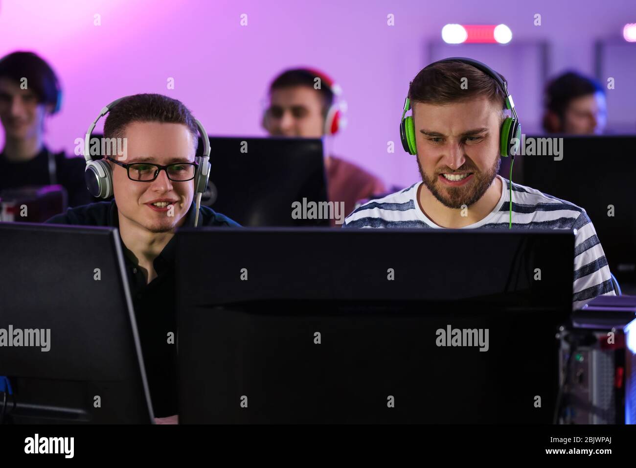 Young people playing video games at tournament Stock Photo - Alamy