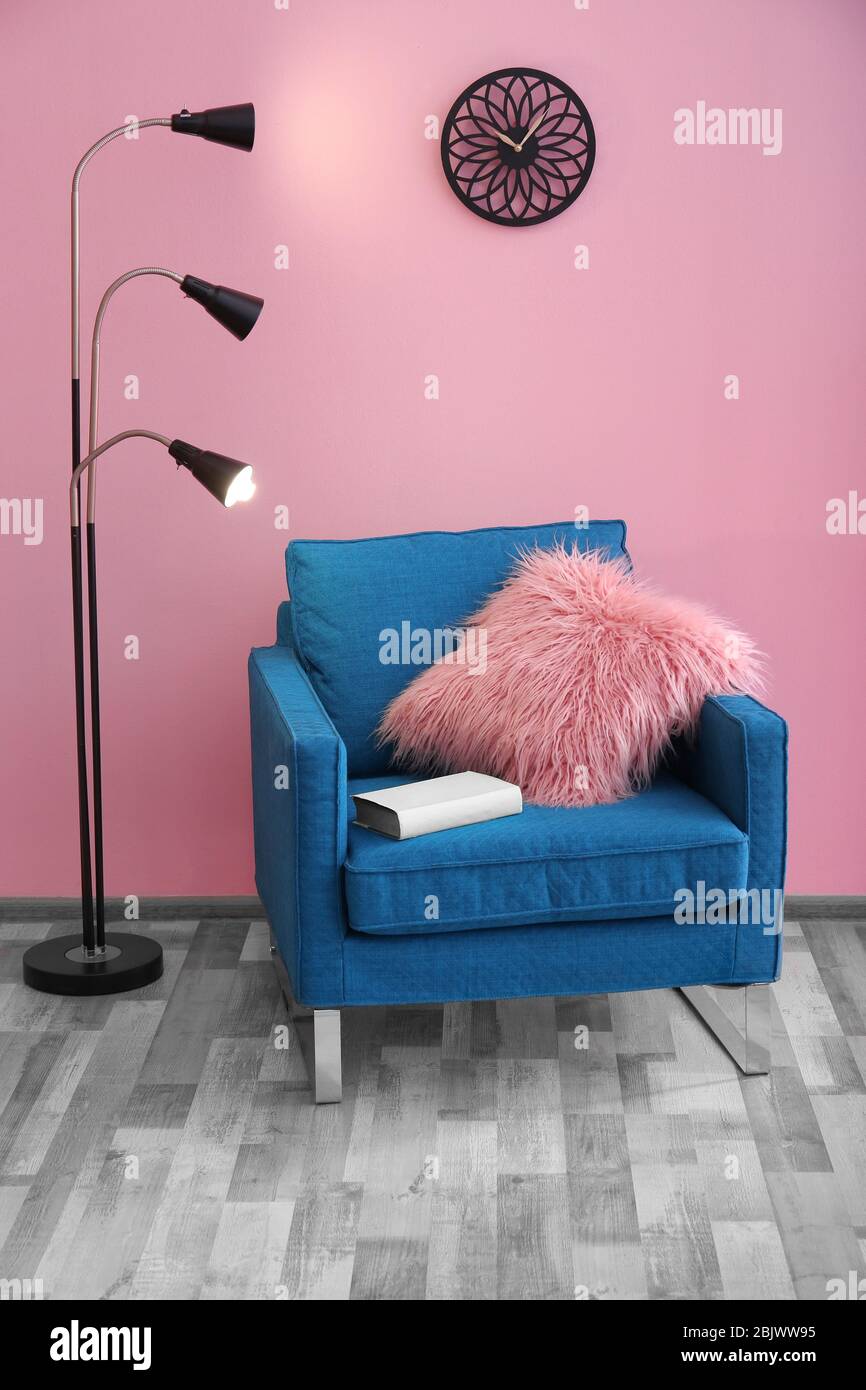 Fluffy armchair hi-res stock photography and images - Alamy