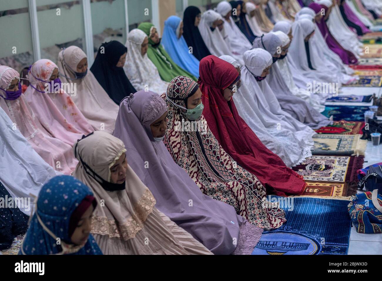 Tarawih prayers hi-res stock photography and images - Alamy