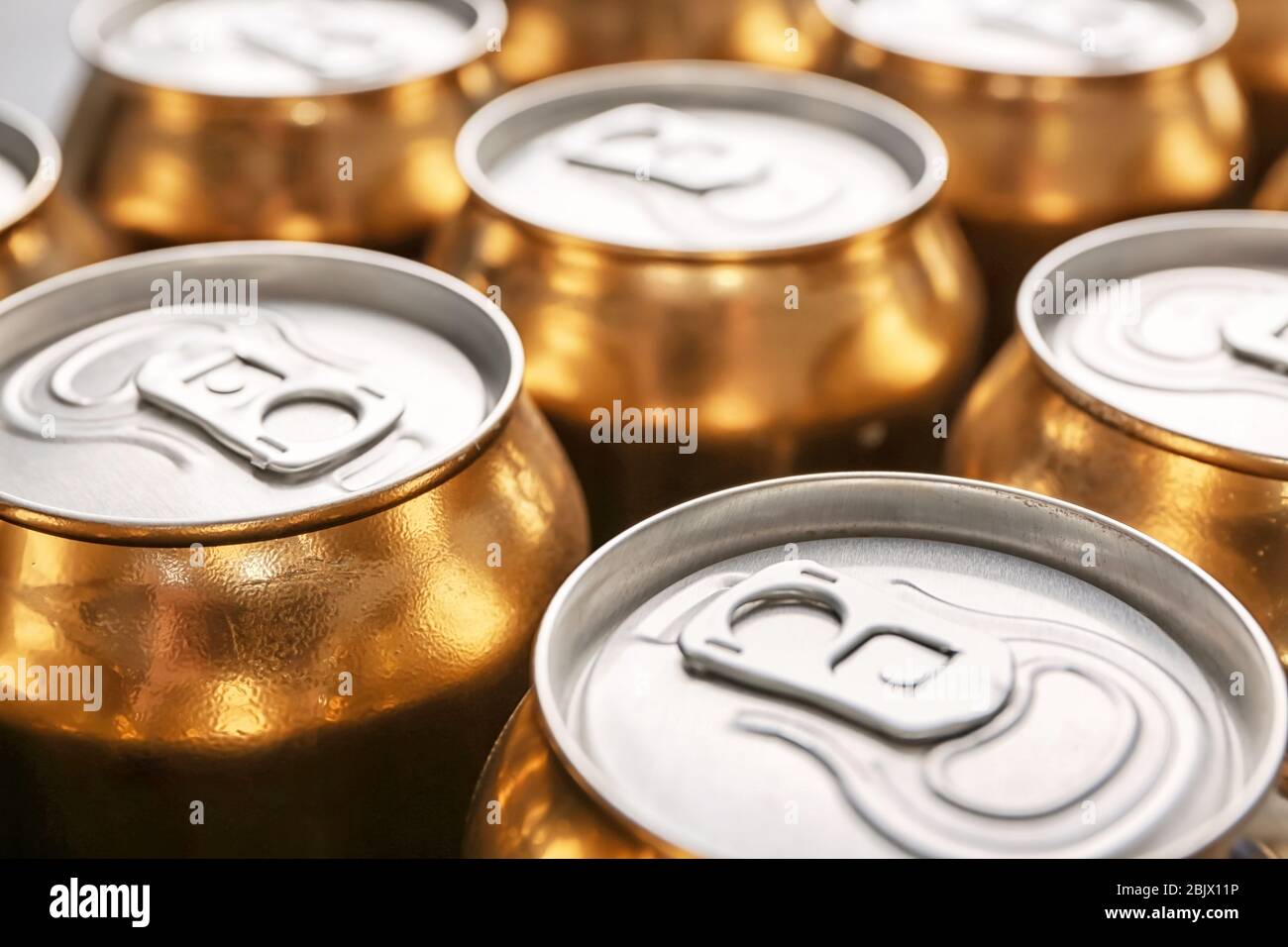Cans of fresh beer, closeup Stock Photo - Alamy