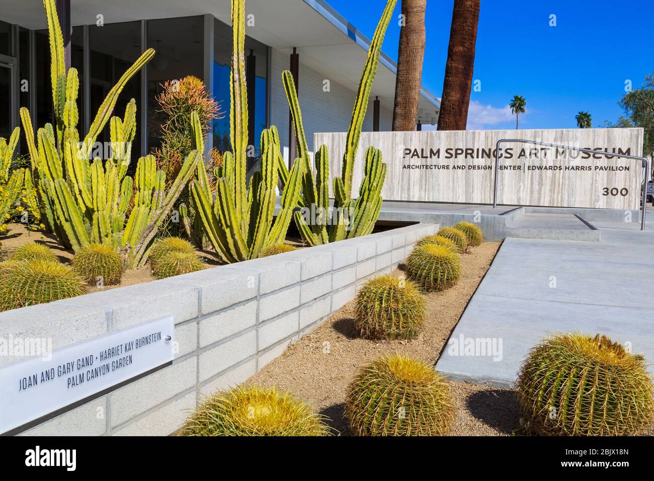 Palm springs art museum hi-res stock photography and images - Alamy