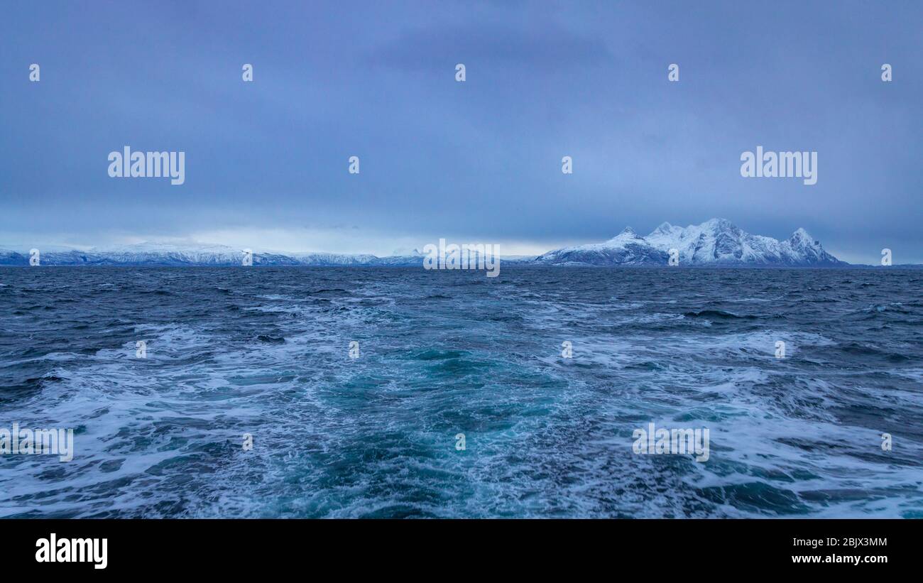 Cruise along the Norwegian coast and the red lighthouse Landegode Fyr ...