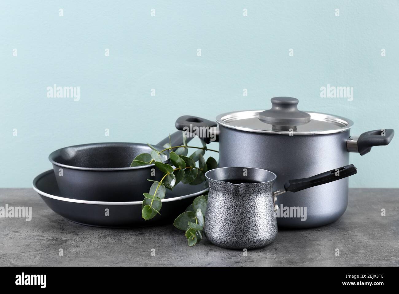 Metal cooking utensils hi-res stock photography and images - Alamy