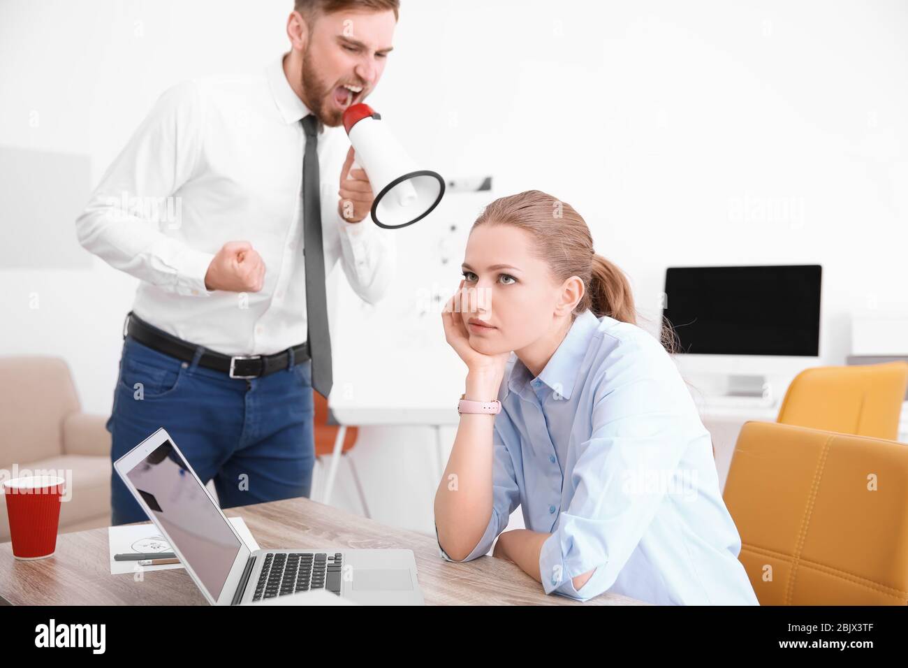 Man ignore woman laptop hi-res stock photography and images - Alamy