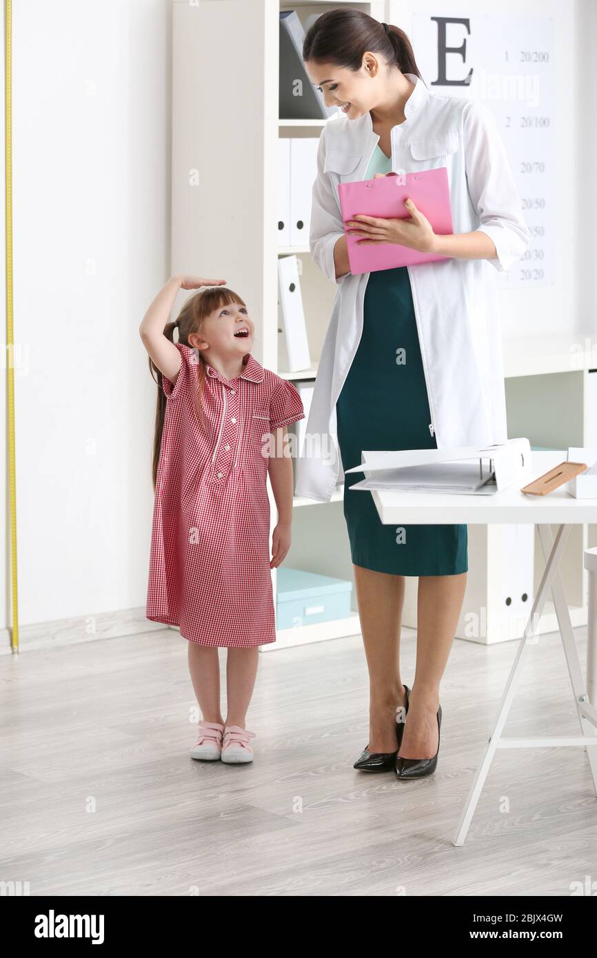Height Measure Doctors High Resolution Stock Photography and Images - Alamy