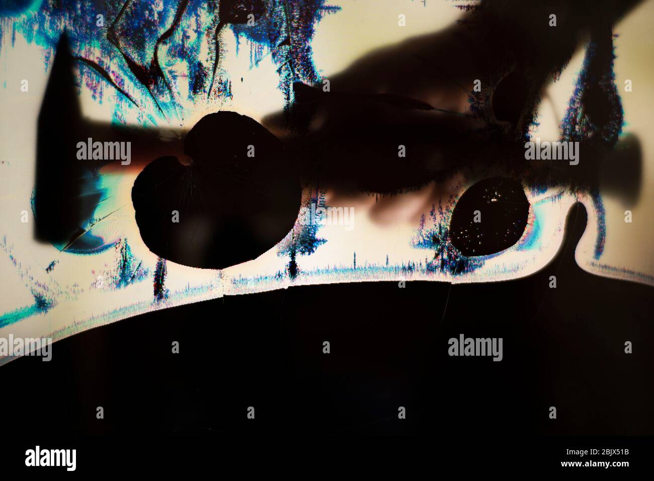 Crack in tv screen hi-res stock photography and images - Alamy