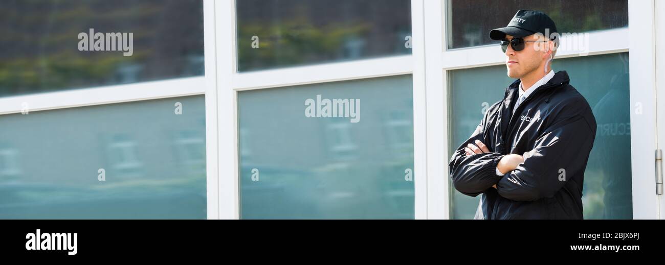 Police officer standing guard hi-res stock photography and images - Alamy