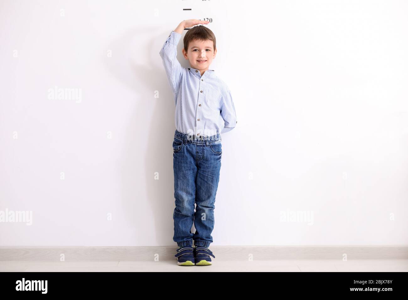 Tall short height chart hi-res stock photography and images - Alamy