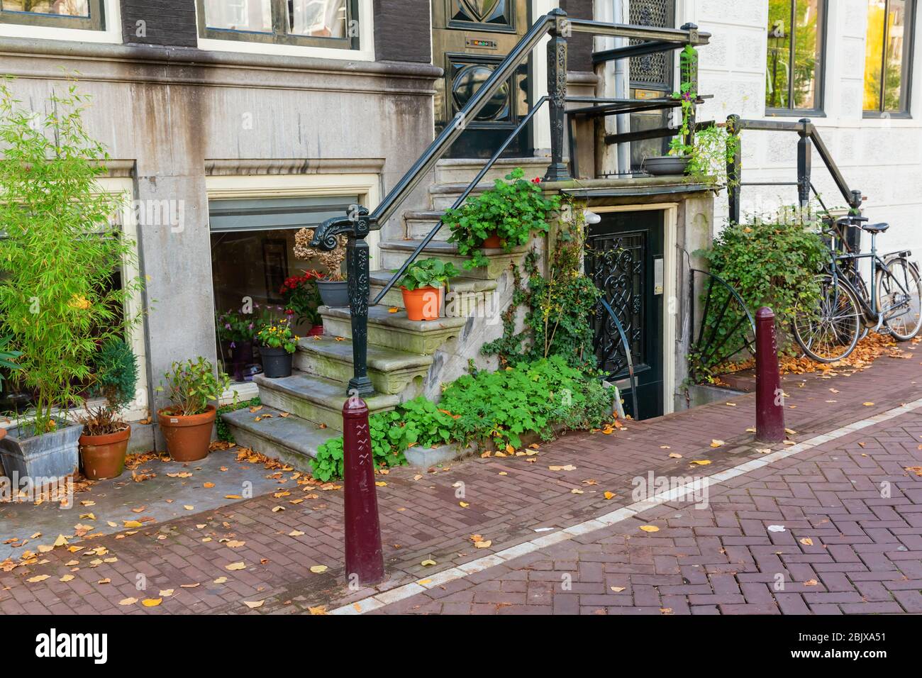 Old dutch building hi-res stock photography and images - Alamy