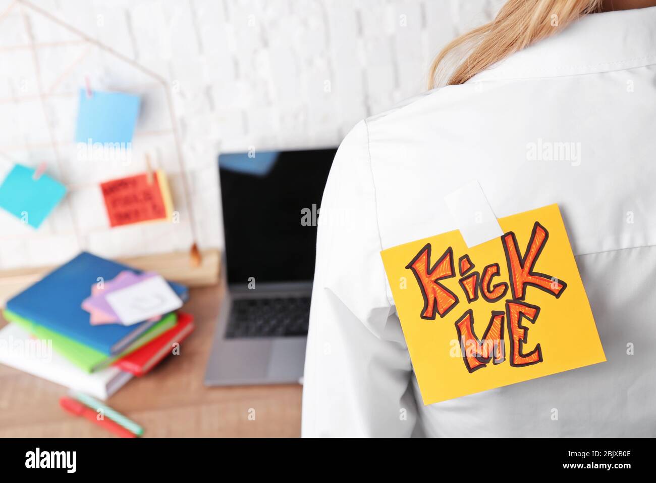 Kick me note hi-res stock photography and images - Alamy