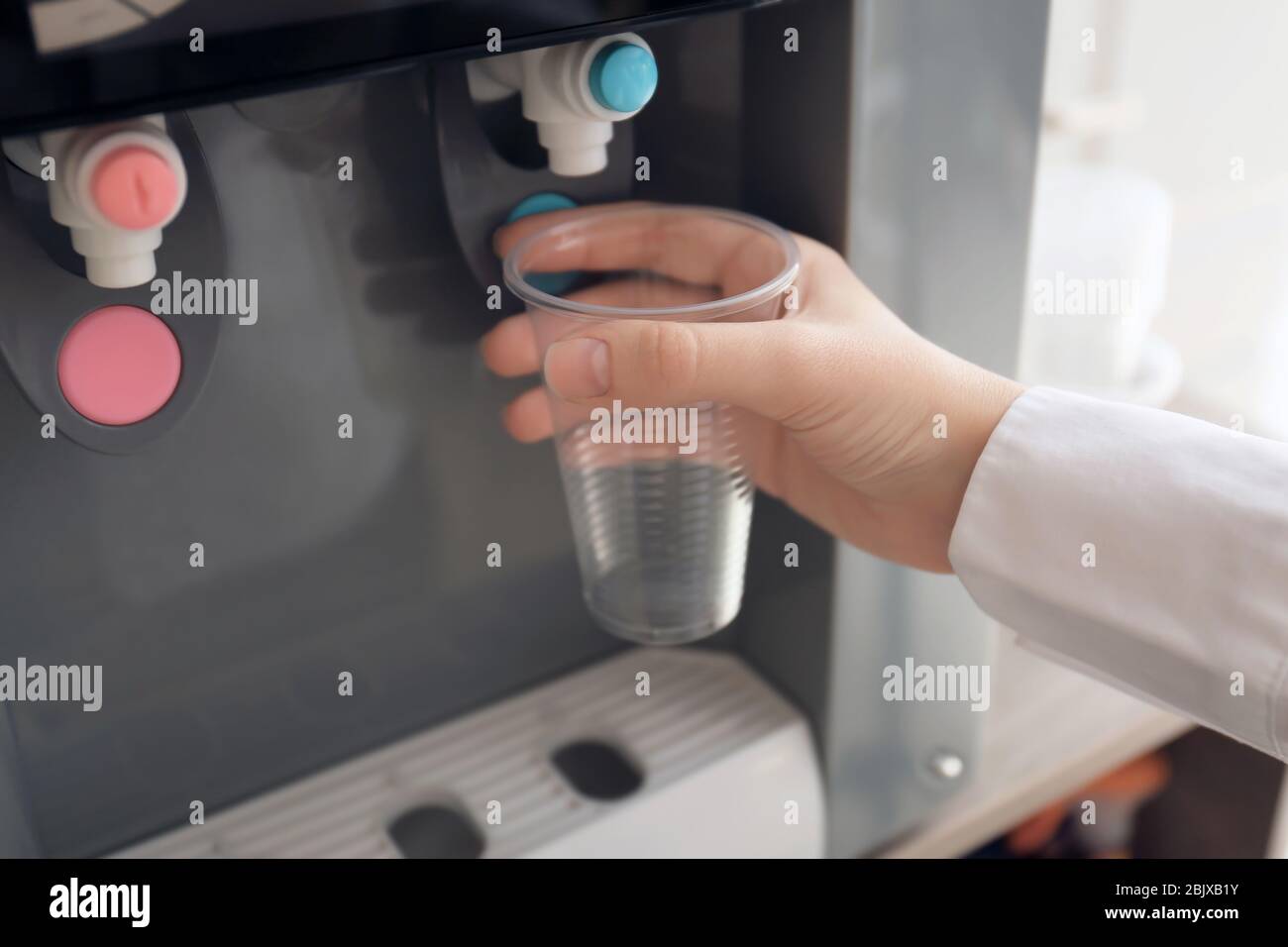 Person filling cup hot water hi-res stock photography and images - Alamy