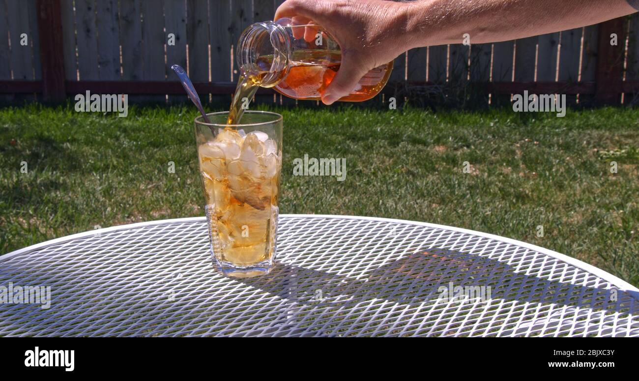 Pouring tea into glass hi-res stock photography and images - Alamy