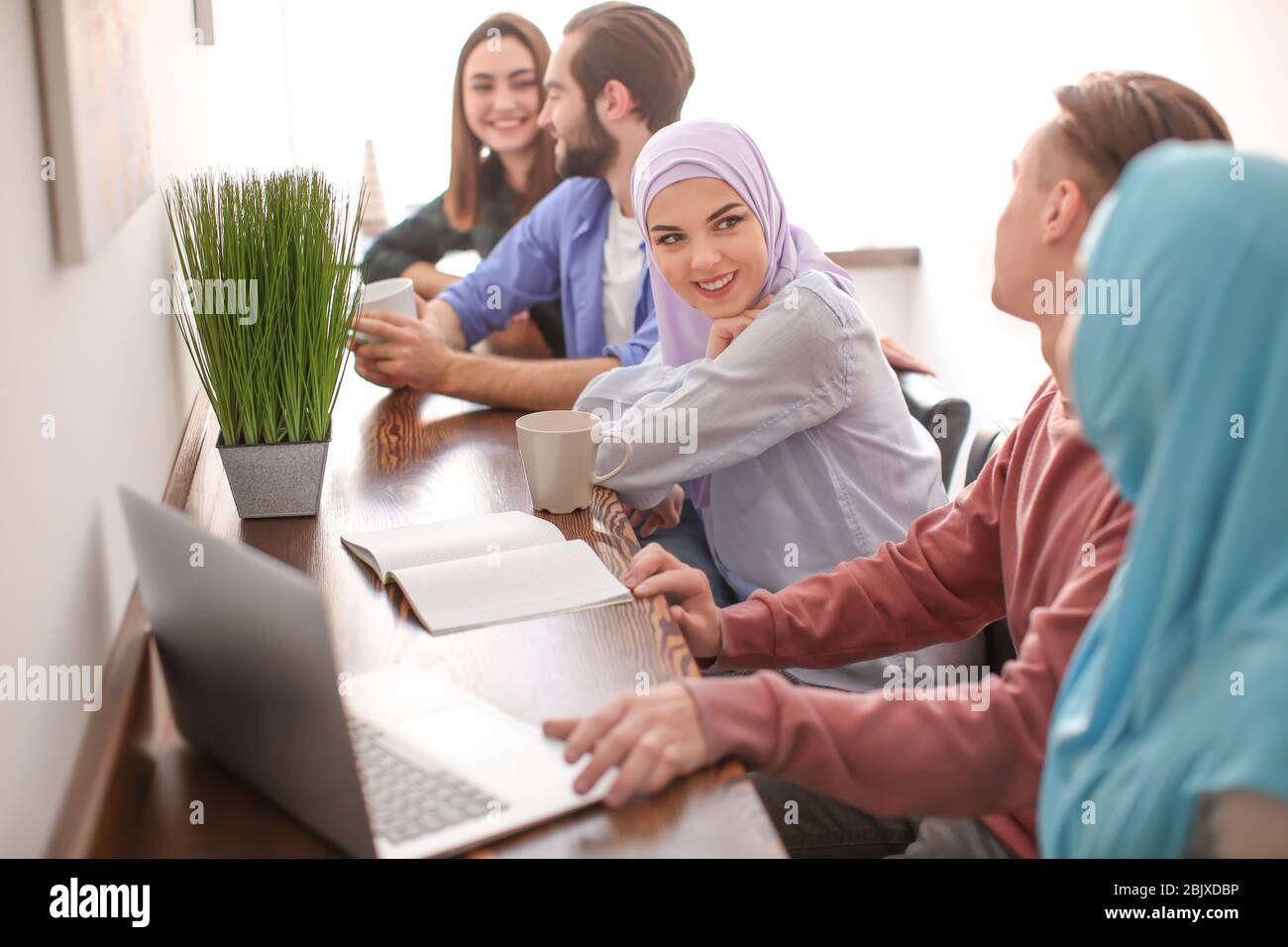 School muslim computer hi-res stock photography and images - Alamy