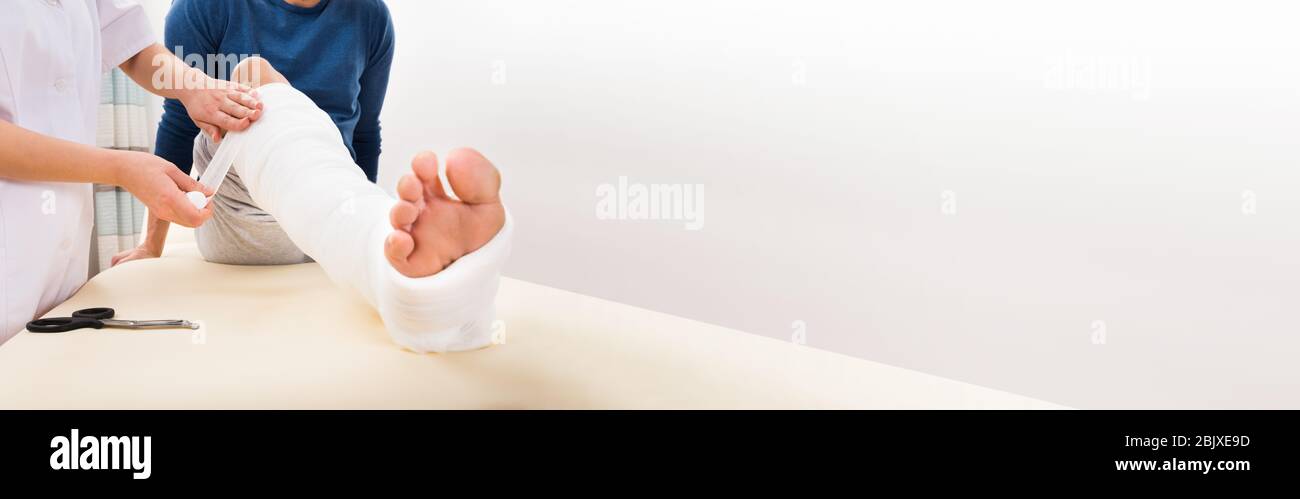 Doctor Bandaging Injury Patient Leg With Bandage Stock Photo - Alamy