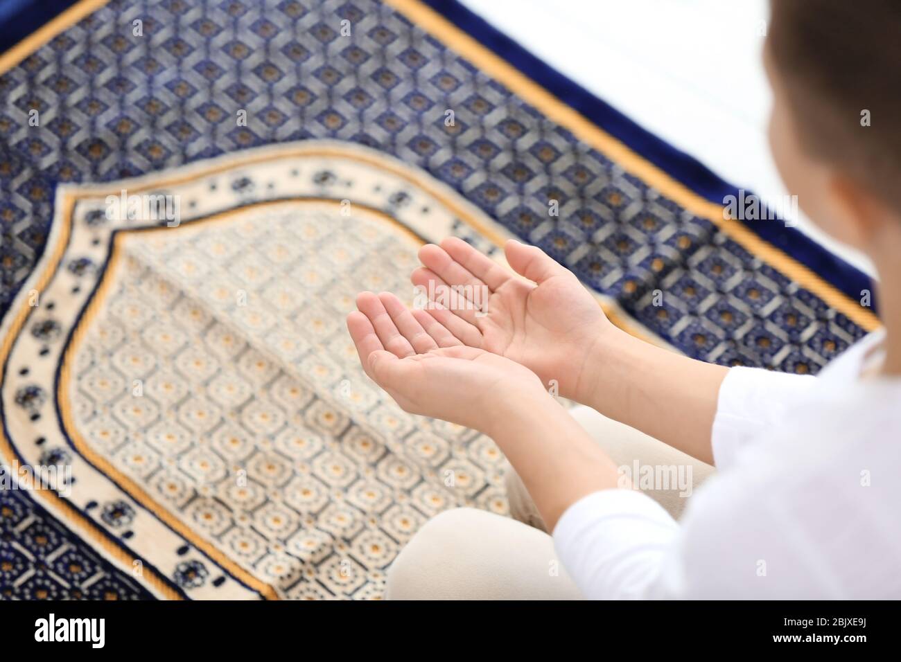 Muslim man praying on rug hi-res stock photography and images - Alamy
