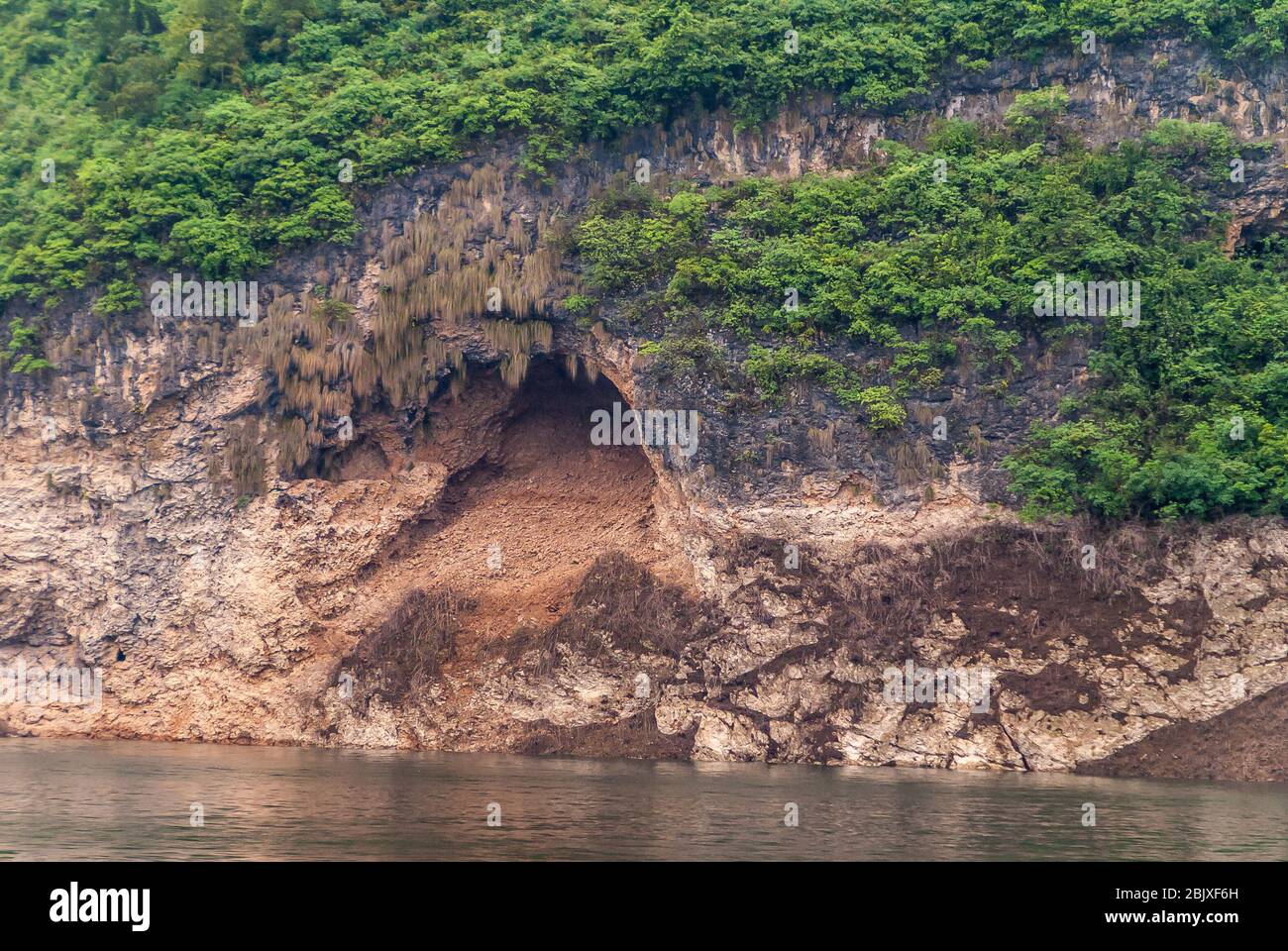 Dragon on cliff above hi-res stock photography and images - Alamy