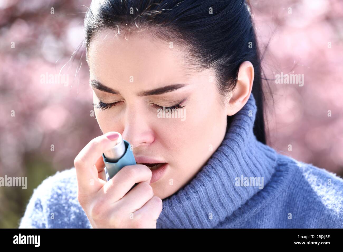 Woman inhaler garden hi-res stock photography and images - Alamy