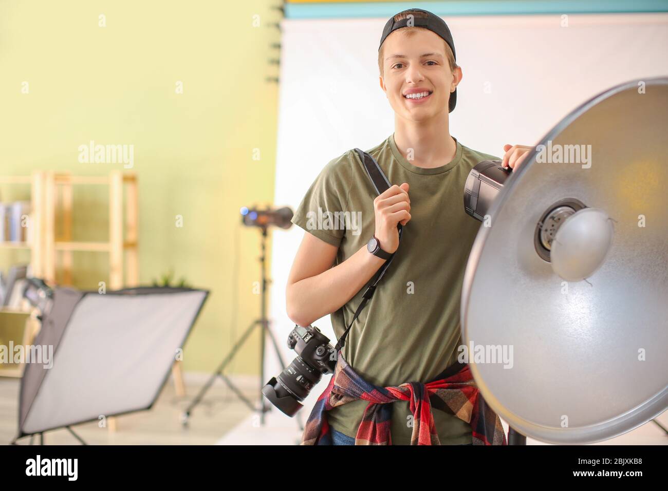 Teenage photographer hi-res stock photography and images - Alamy