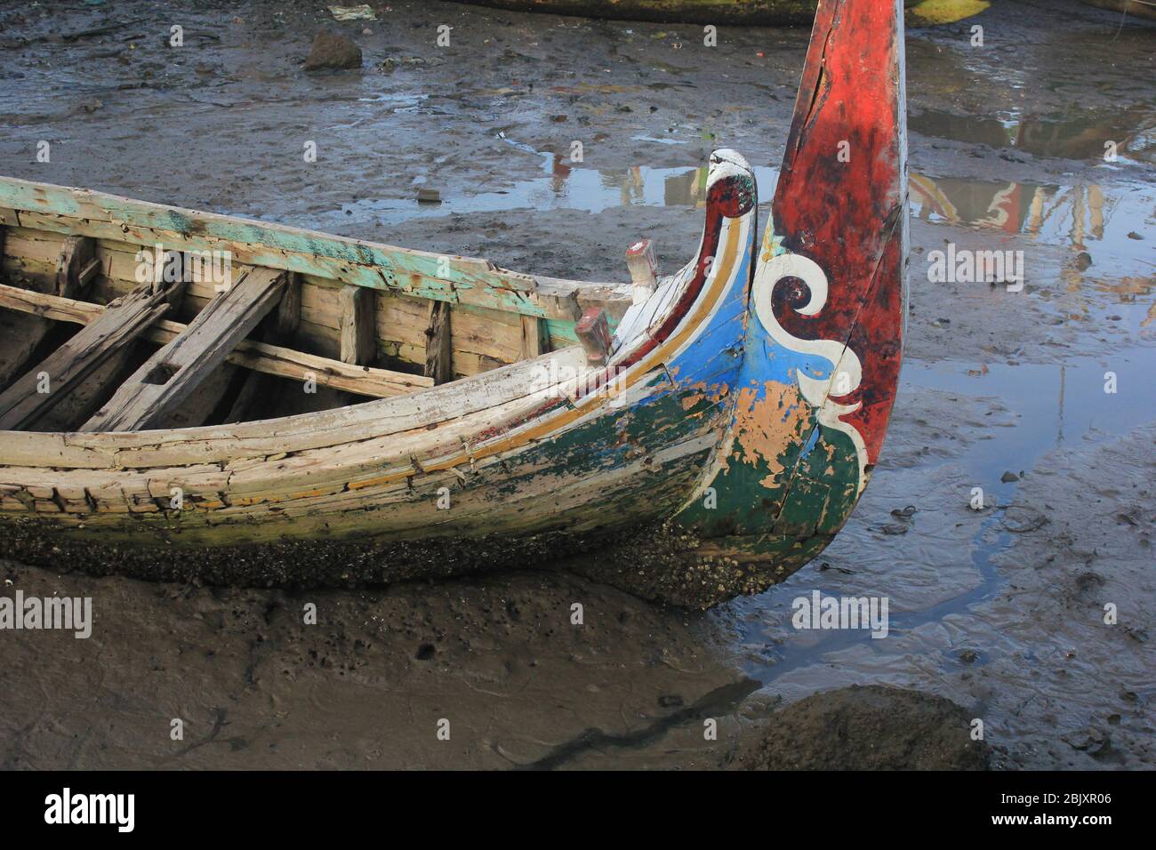 Traditional Indonesian fishing boats are used to catch fish in the ...