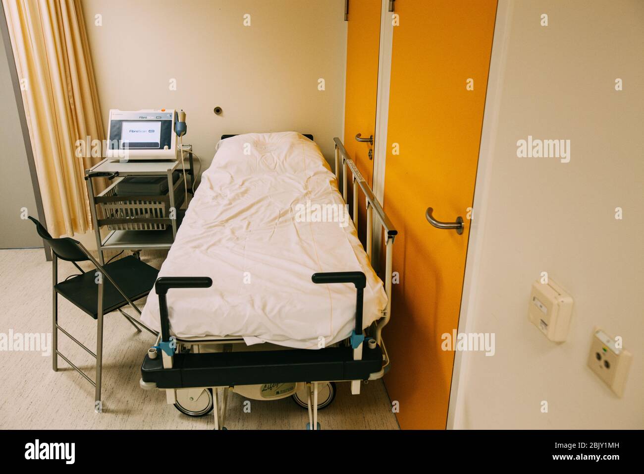 Medical emergency bed hi-res stock photography and images - Alamy
