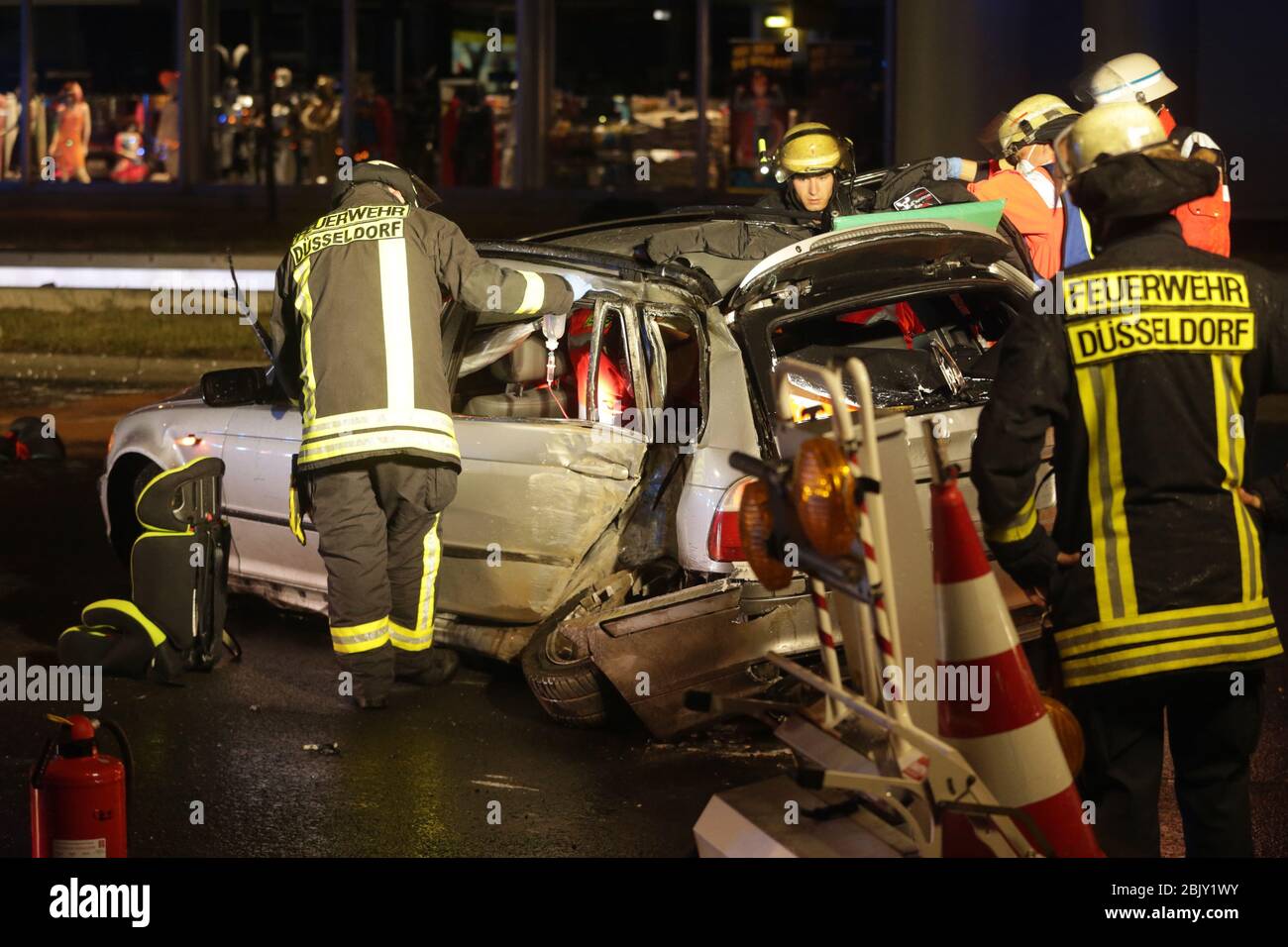 Duesseldorf, Germany. 30th Apr, 2020. After a traffic accident, the ...