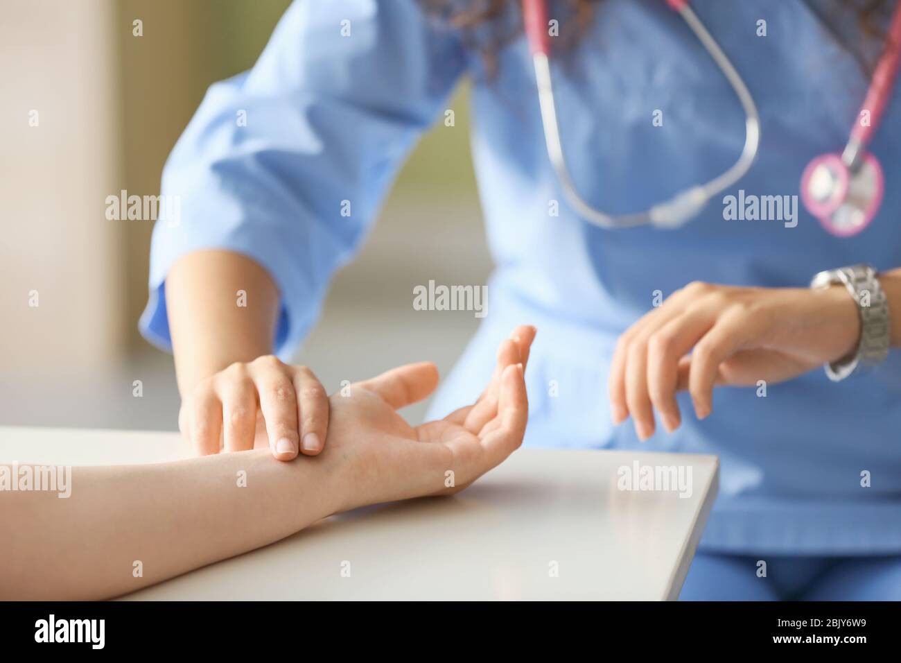 African doctor checking pulse hi-res stock photography and images - Alamy