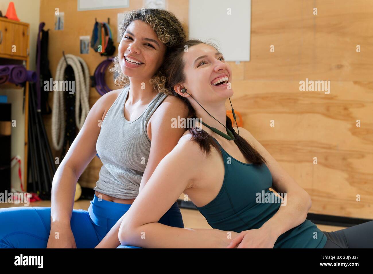 Two people leaning back back hi-res stock photography and images - Alamy