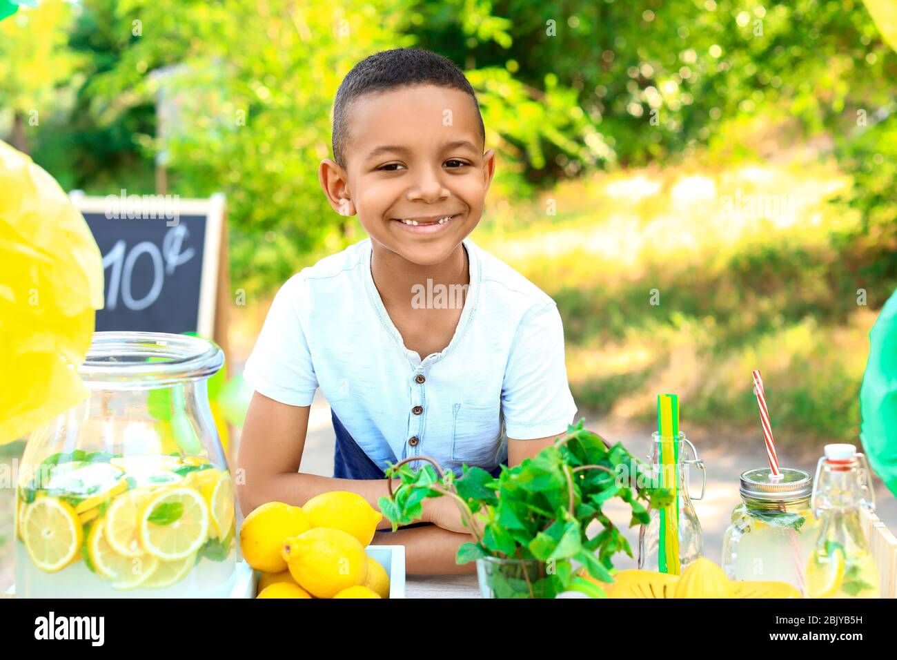 Lemonade stand african hi-res stock photography and images - Alamy