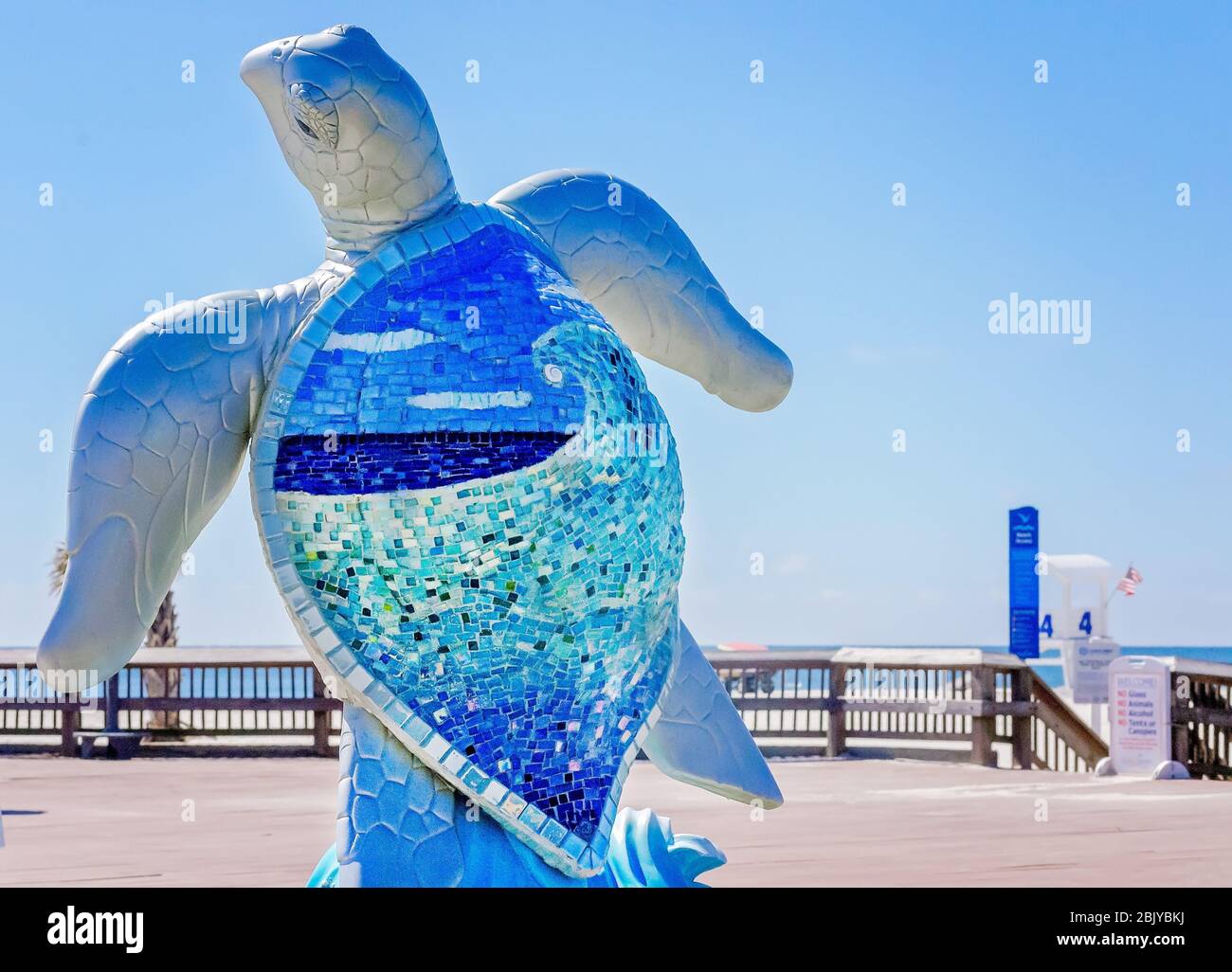 Sea turtle sculpture hi-res stock photography and images - Alamy