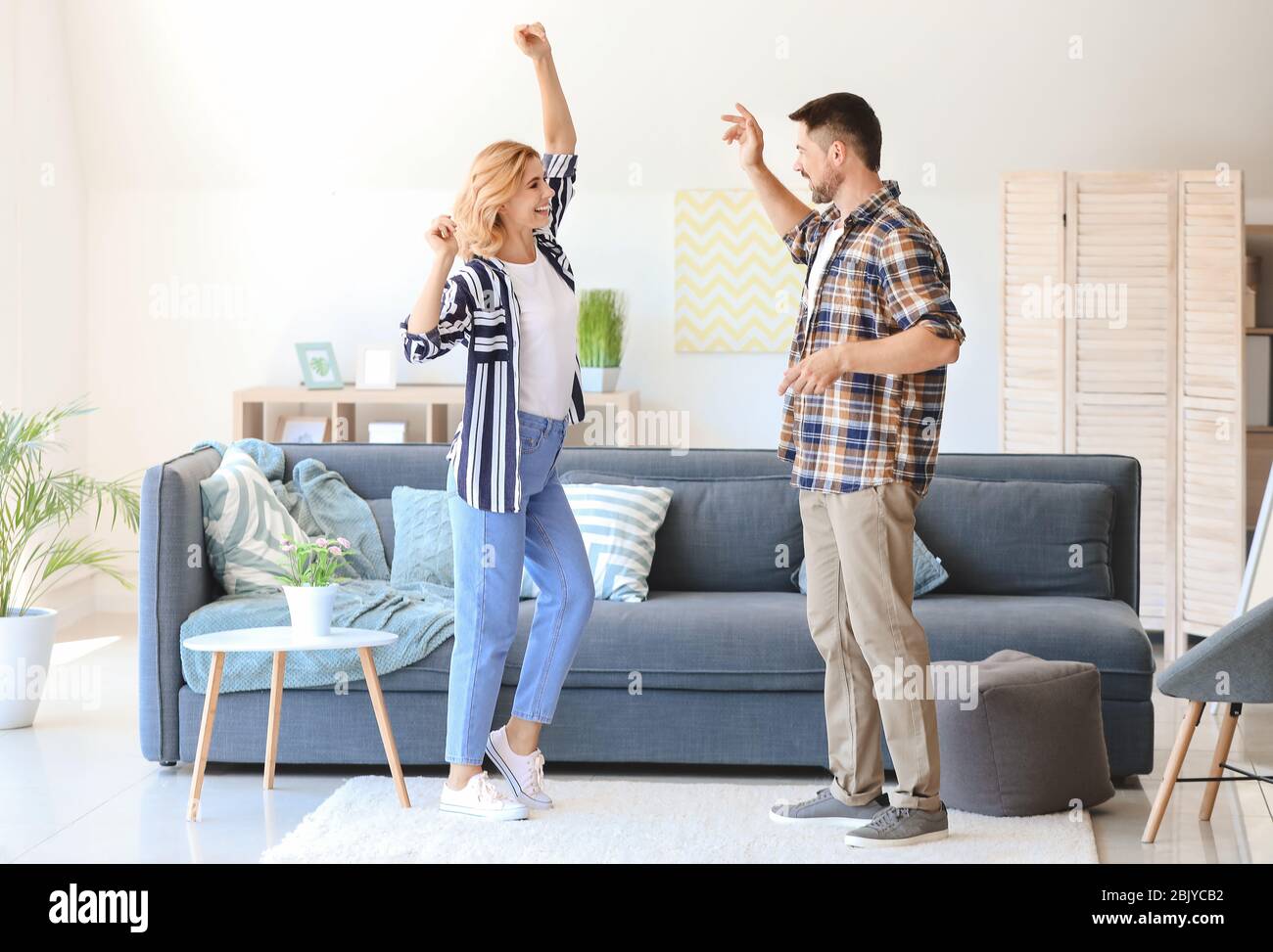 Happy dancing couple at home Stock Photo - Alamy