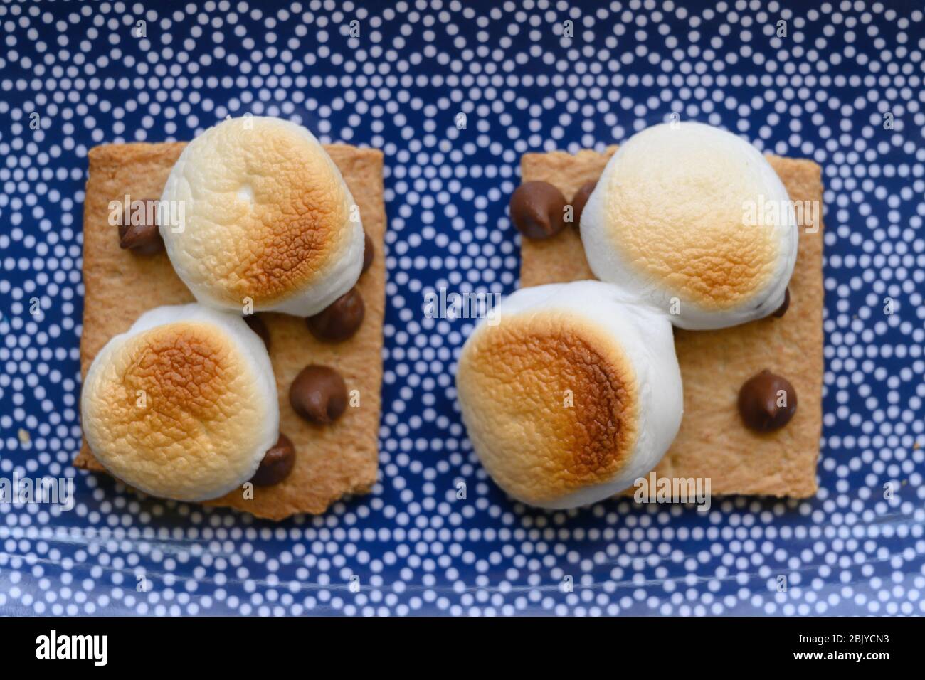 Marshmallow face hi-res stock photography and images - Alamy