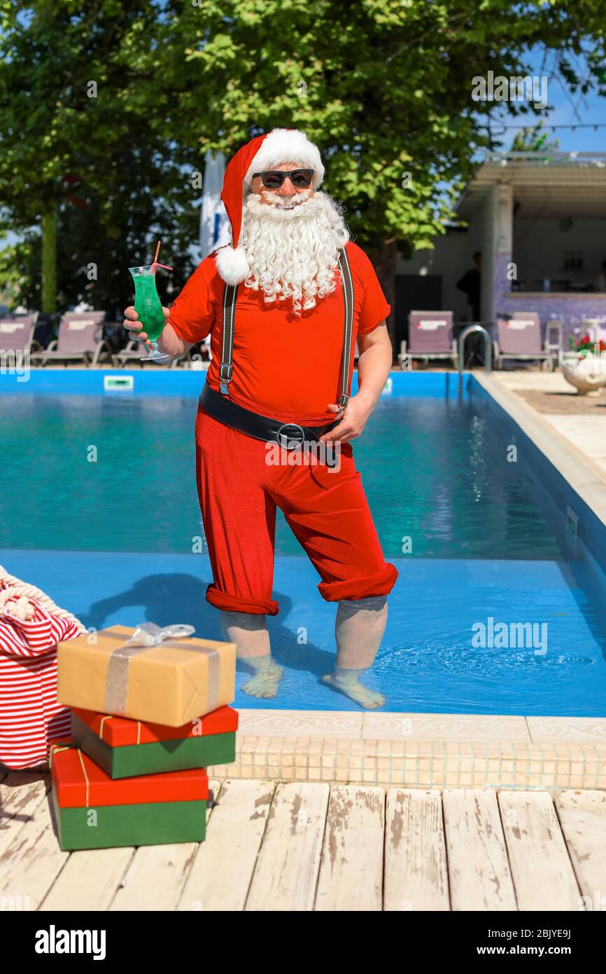 Santa Claus with cocktail resting at resort Stock Photo - Alamy