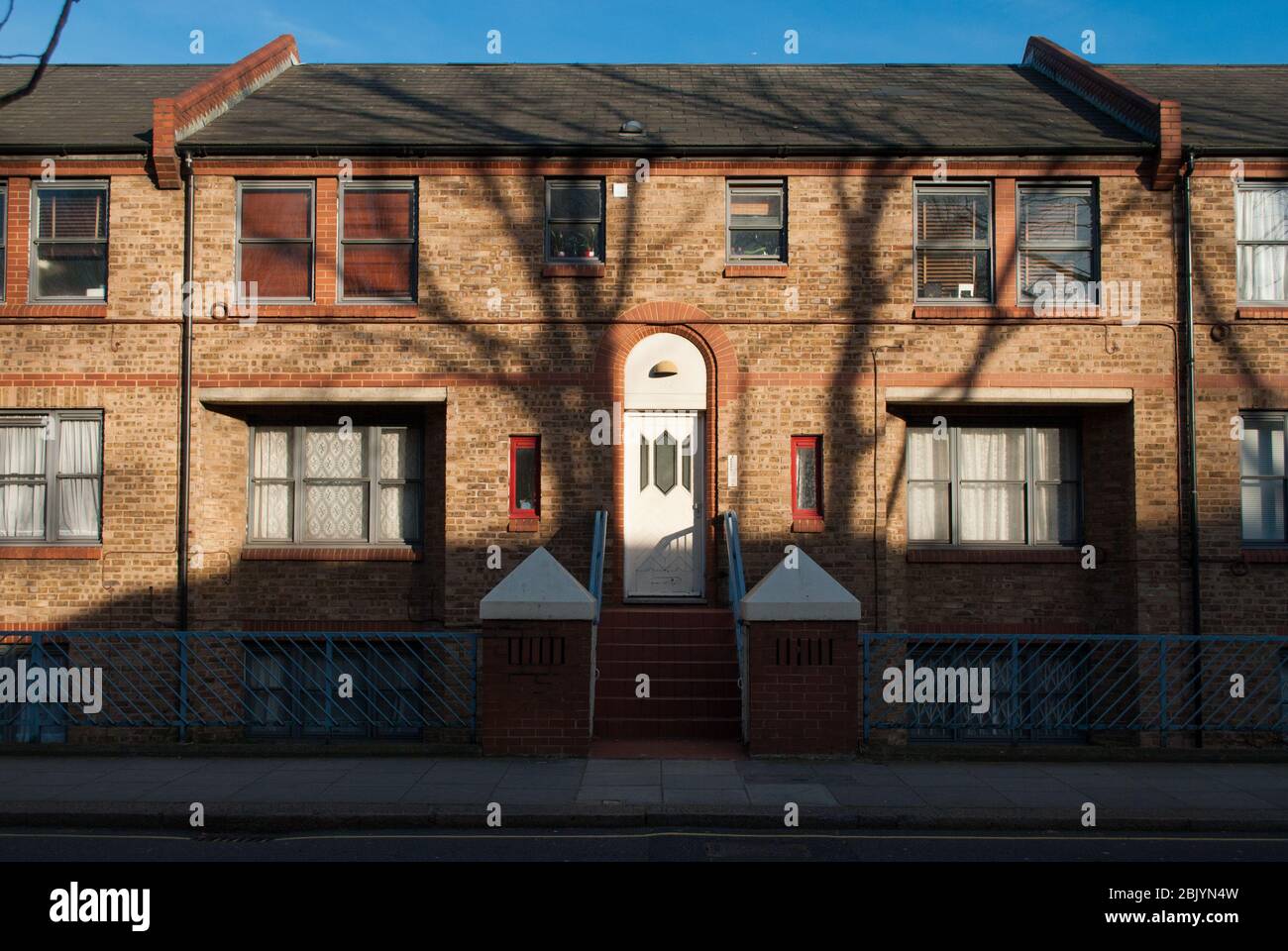 Terraced housing 1980s hi-res stock photography and images - Alamy