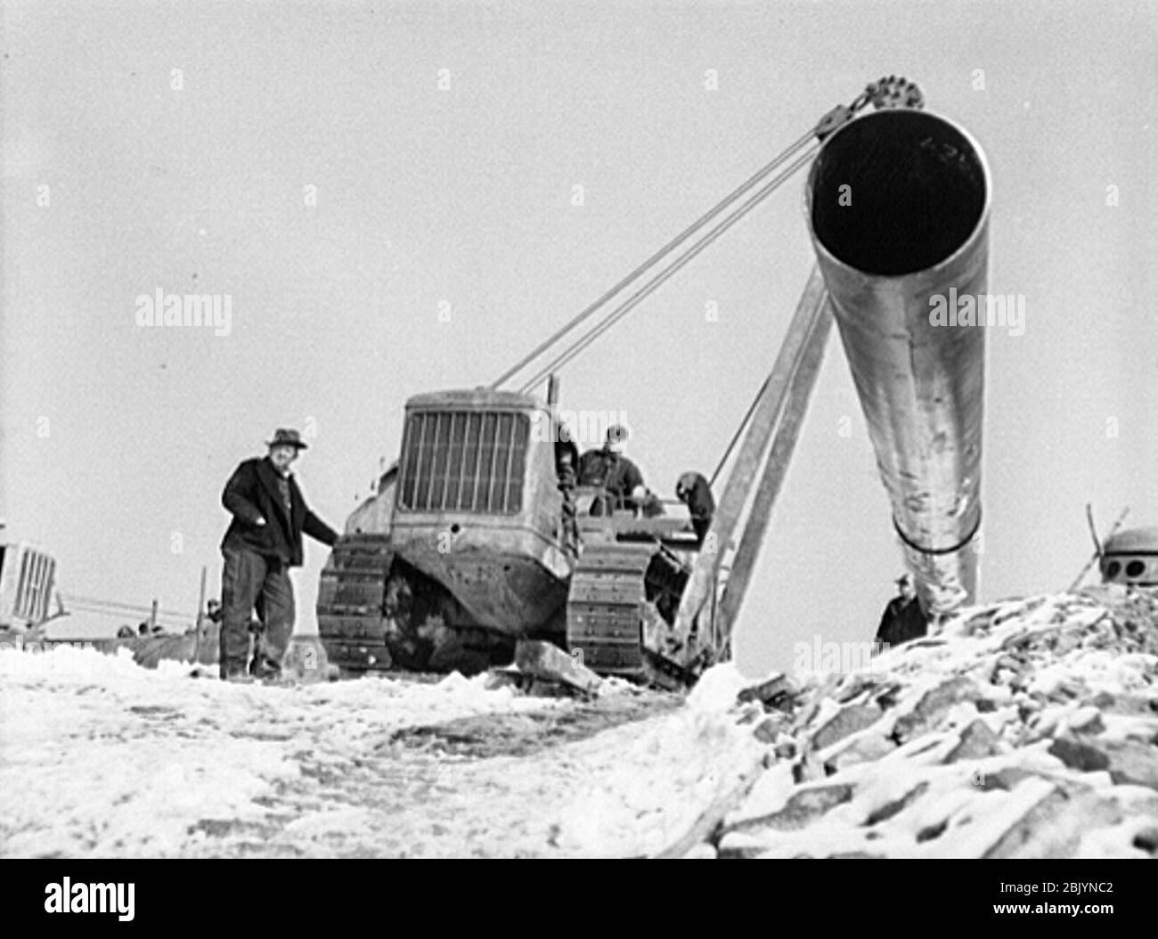 Hoisting Big Inch pipe Stock Photo - Alamy