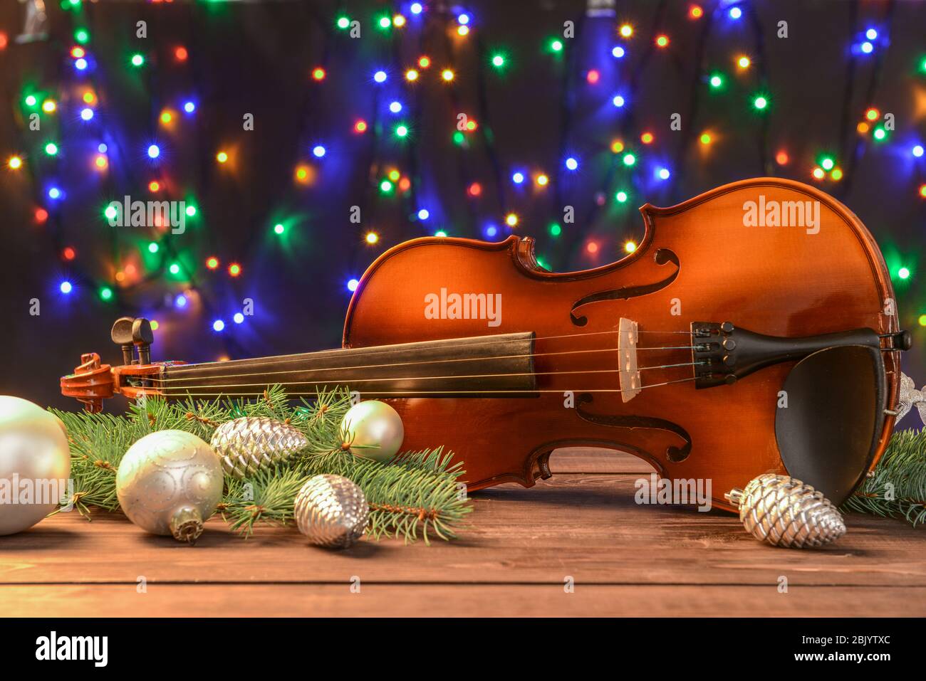 Violin decor hi-res stock photography and images - Alamy