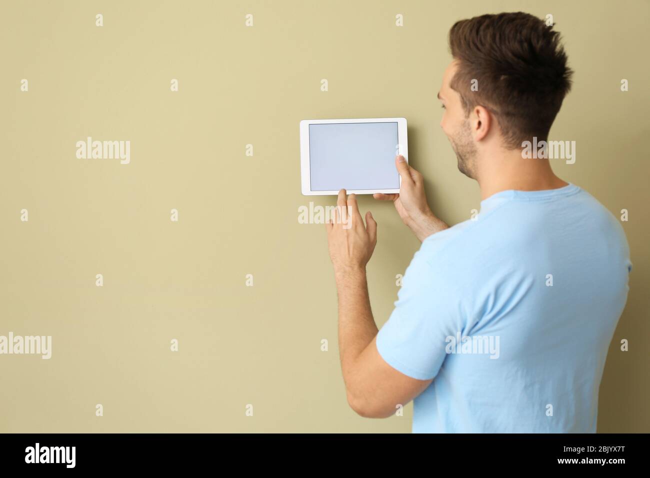 Man tablet computer near hi-res stock photography and images - Alamy