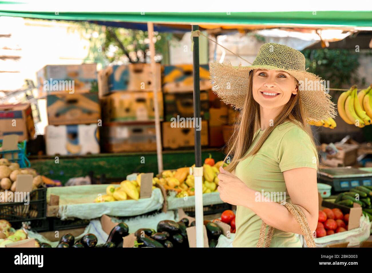 Woman choosing vegetables at market Stock Photo - Alamy