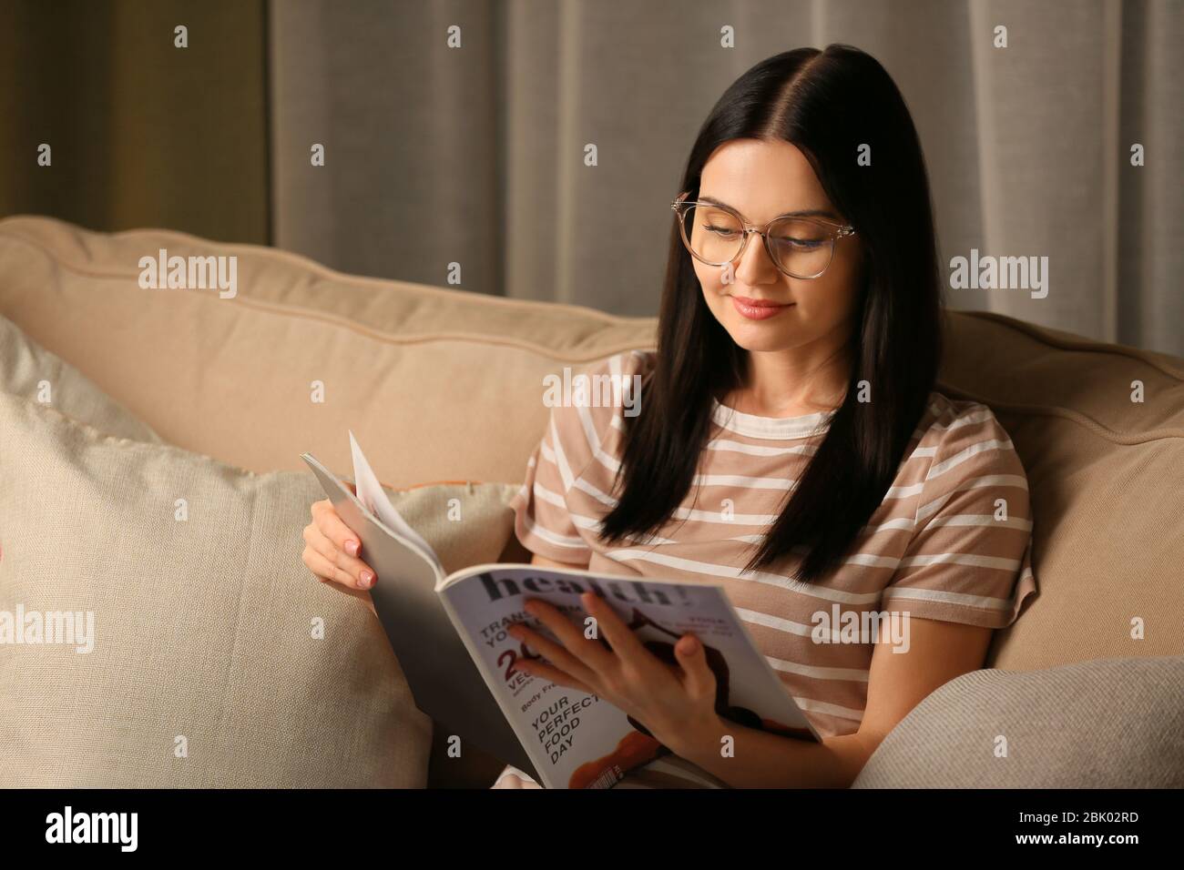 Vogue magazine reading hi-res stock photography and images - Alamy