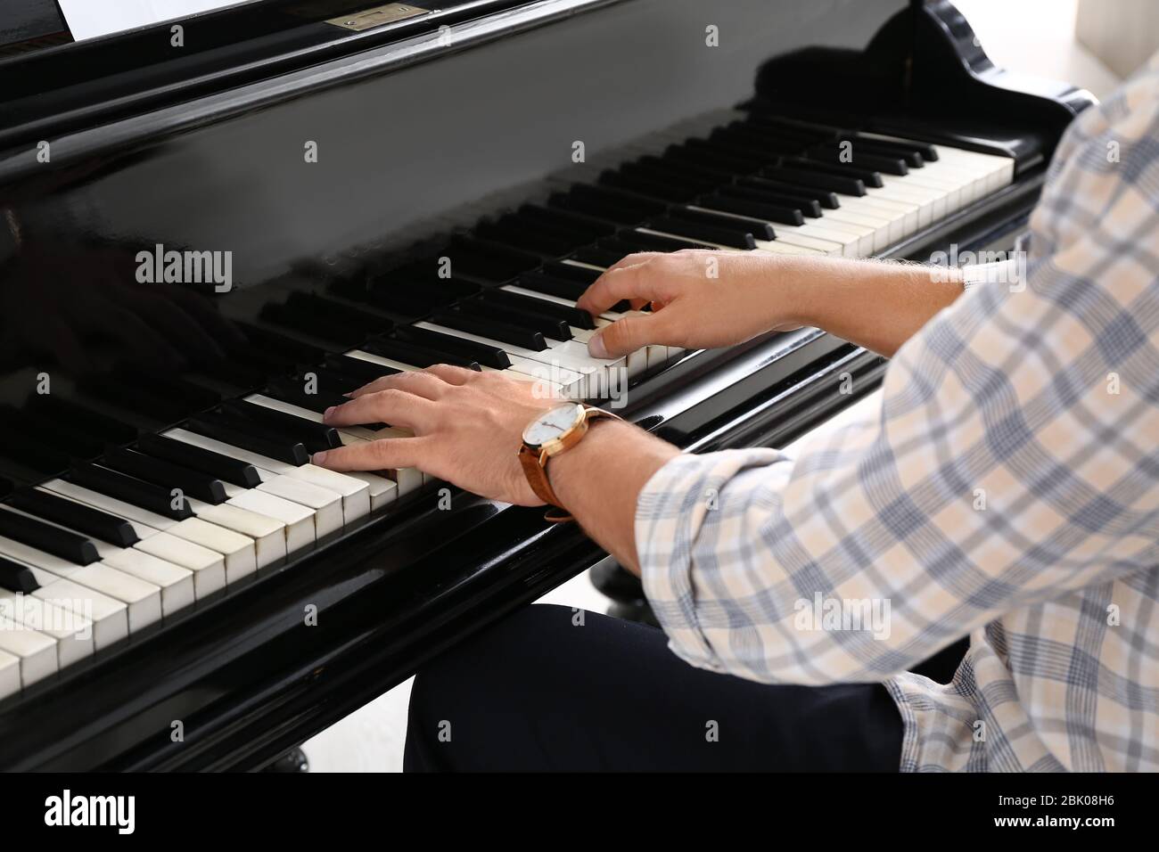 Man playing grand piano at the concert Stock Photo - Alamy