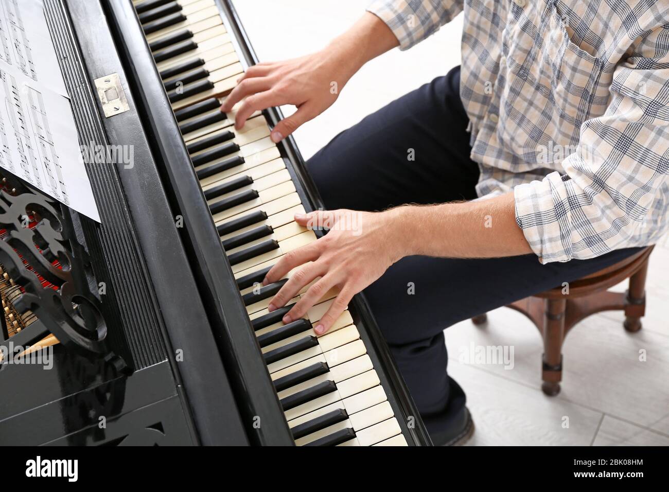 Man playing grand piano at the concert Stock Photo - Alamy