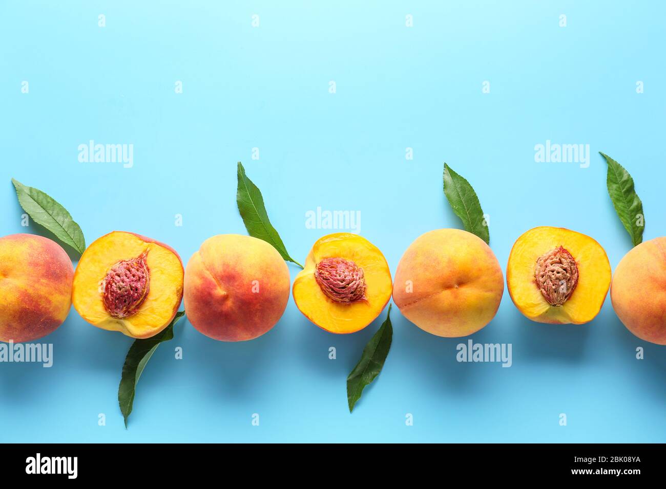 Row of sliced peaches hi-res stock photography and images - Alamy