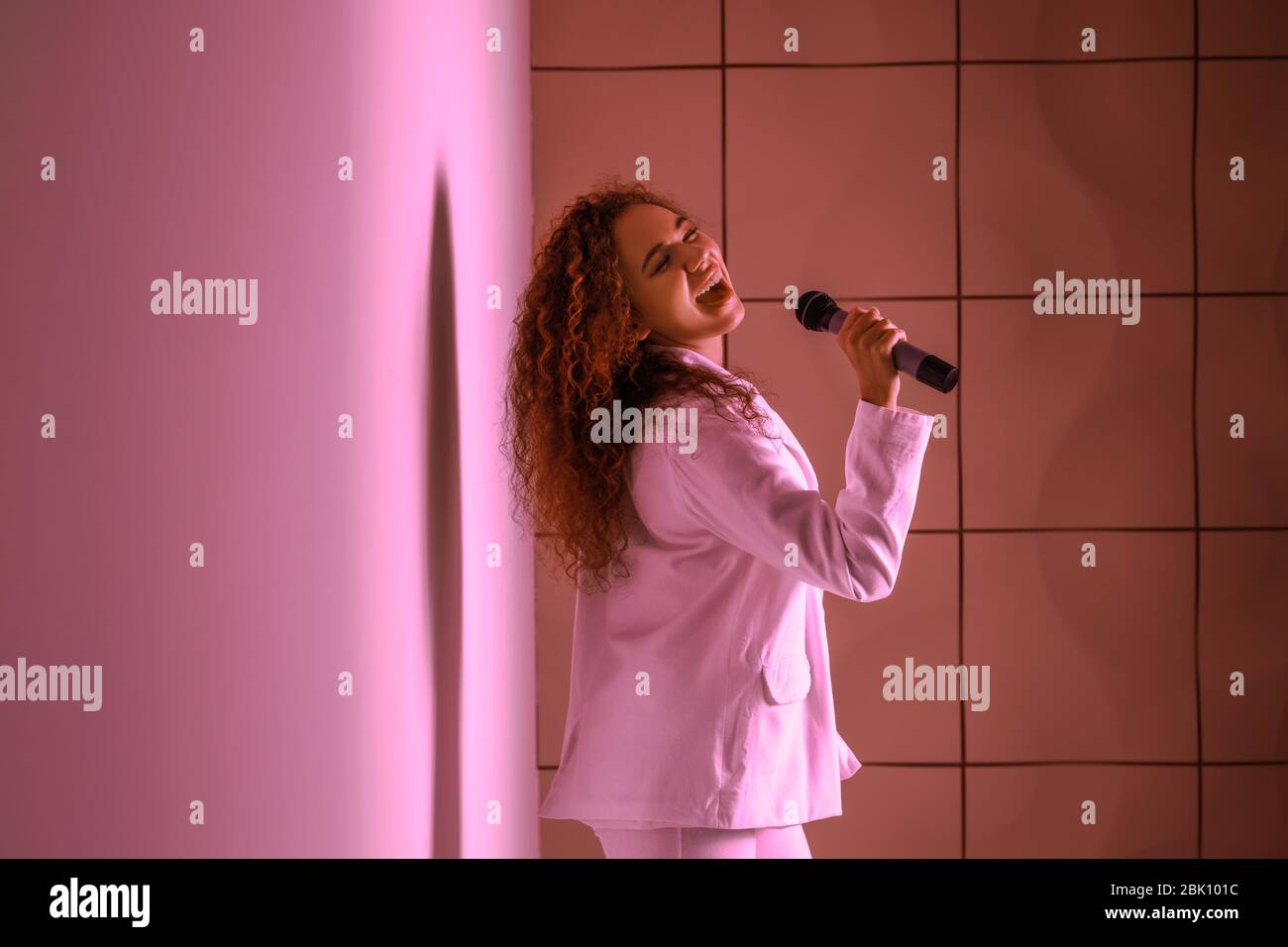African american female singer hi-res stock photography and images - Alamy