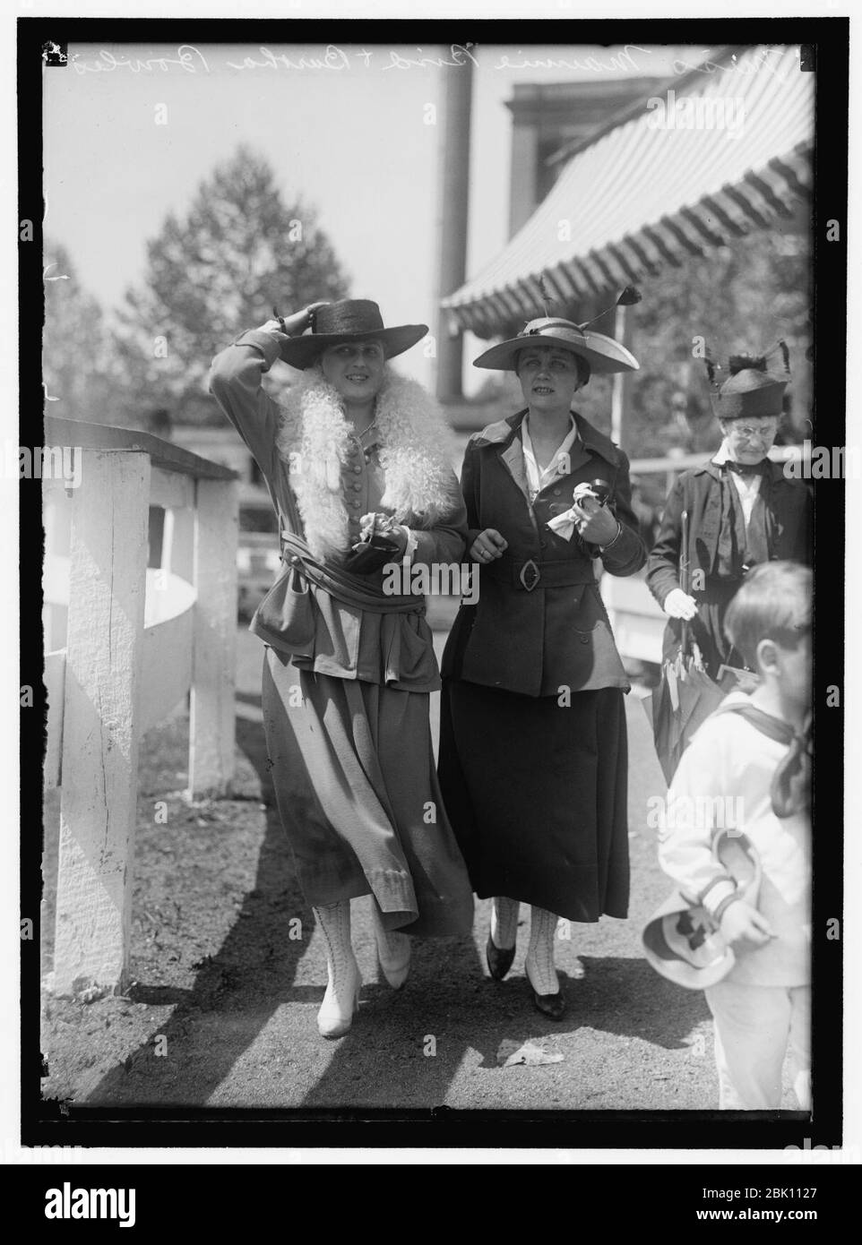 HORSE SHOWS. BUTLER BOWLES AND MISS MAURINE Stock Photo - Alamy