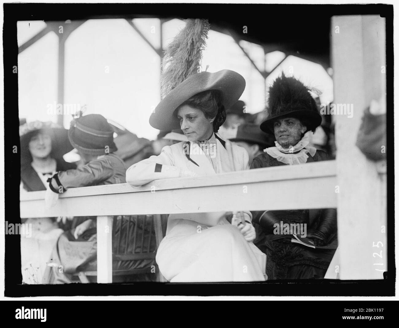 Shows mrs hi-res stock photography and images - Alamy