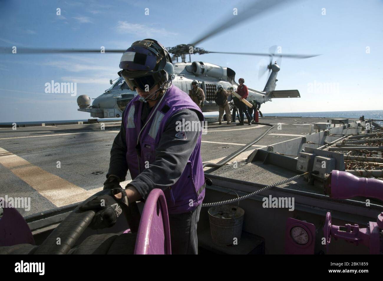 Mh 60r seahawk hi-res stock photography and images - Alamy