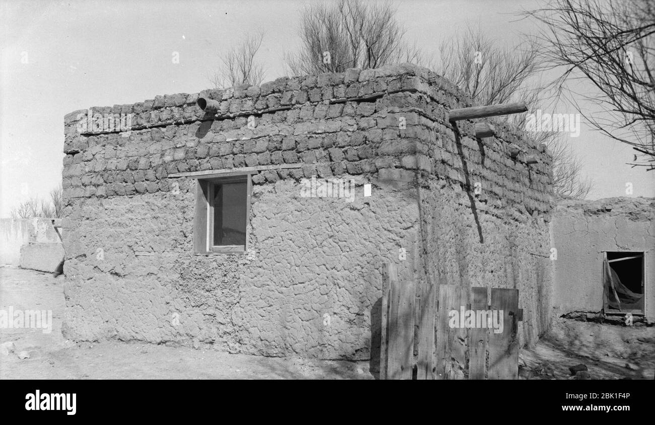 Isleta pueblo hi-res stock photography and images - Alamy
