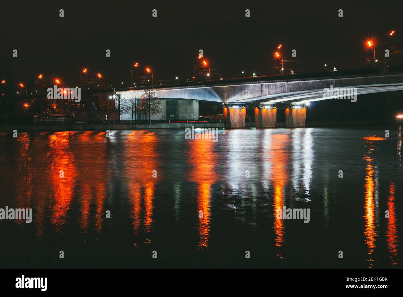 Water reflection under bridge hi-res stock photography and images - Alamy